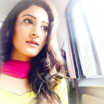 Shivya Pathania Bio - Age, Height, Family, TV Series & More