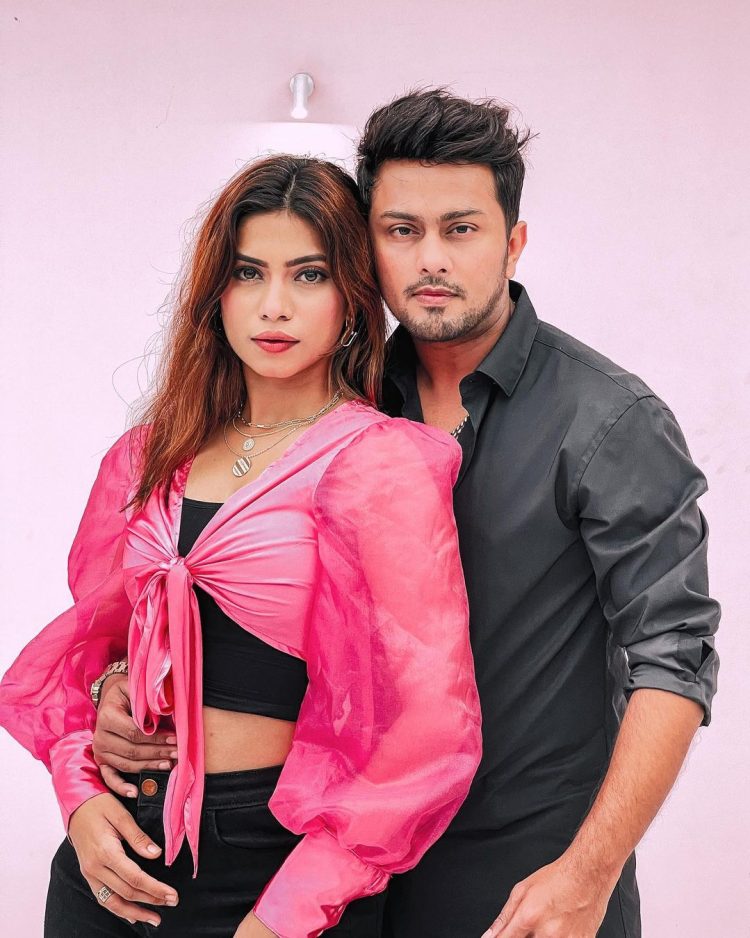 All About Awez Darbar Age, Bio, Family, Girlfriend & More!